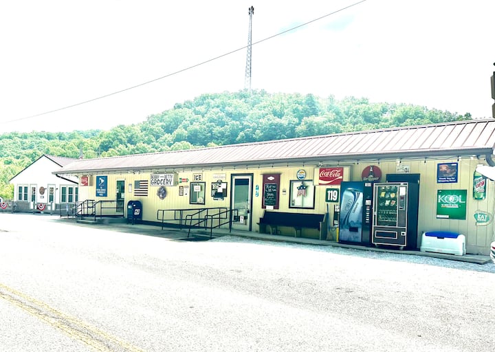 Old Rustic Country Store - Osaka, VA