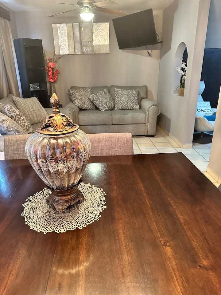 Cómoda Casa Con 3 Habitaciones. - Reynosa