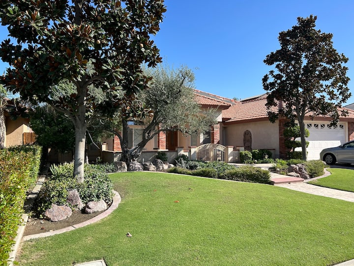 Travelers Guest House - Bakersfield, CA