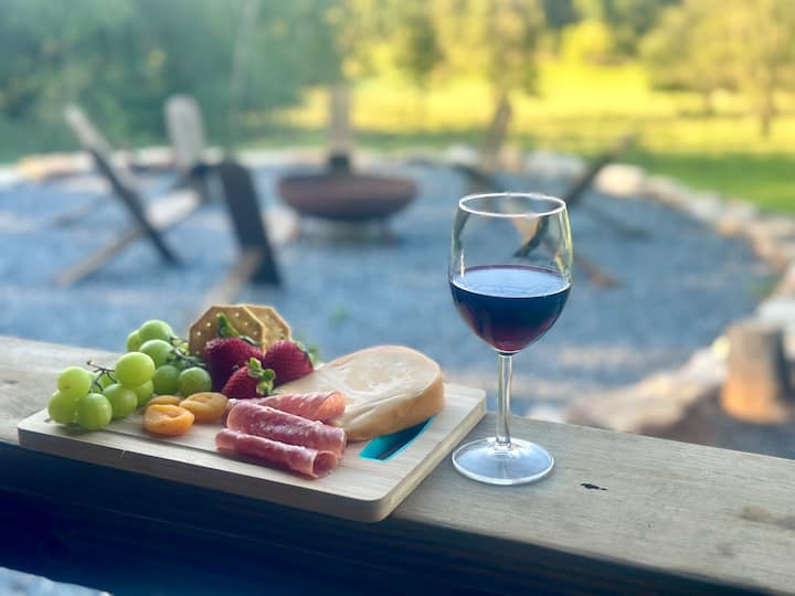 Yonah Views | King Beds + Wine Country Bliss - Cleveland, GA