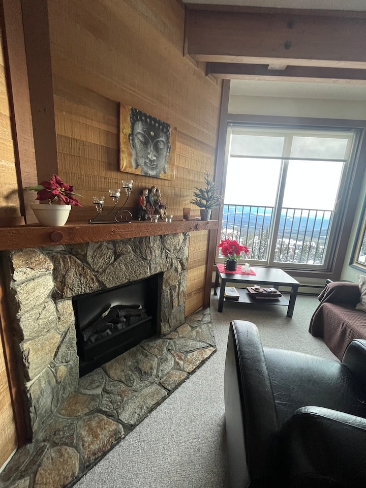 Cozy Ski-in/ski-out 5-min Walk To The Village - Big White Ski Resort, BC