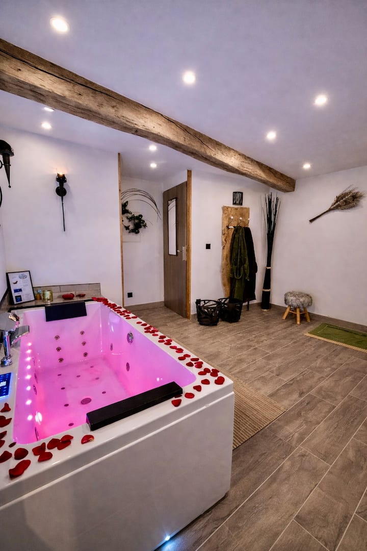 Loft Romantique Avec Balnéo & Douche Sensorielle - Ain