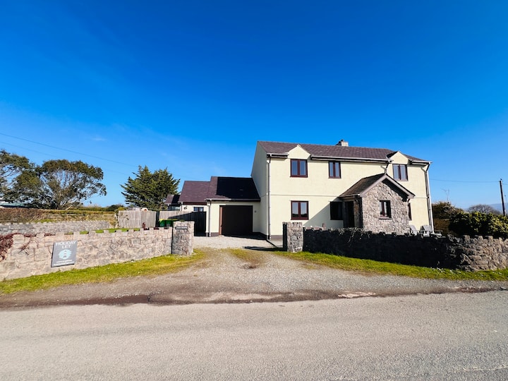 Farmhouse With Amazing Views! Secure Garden, Wifi - Beaumaris