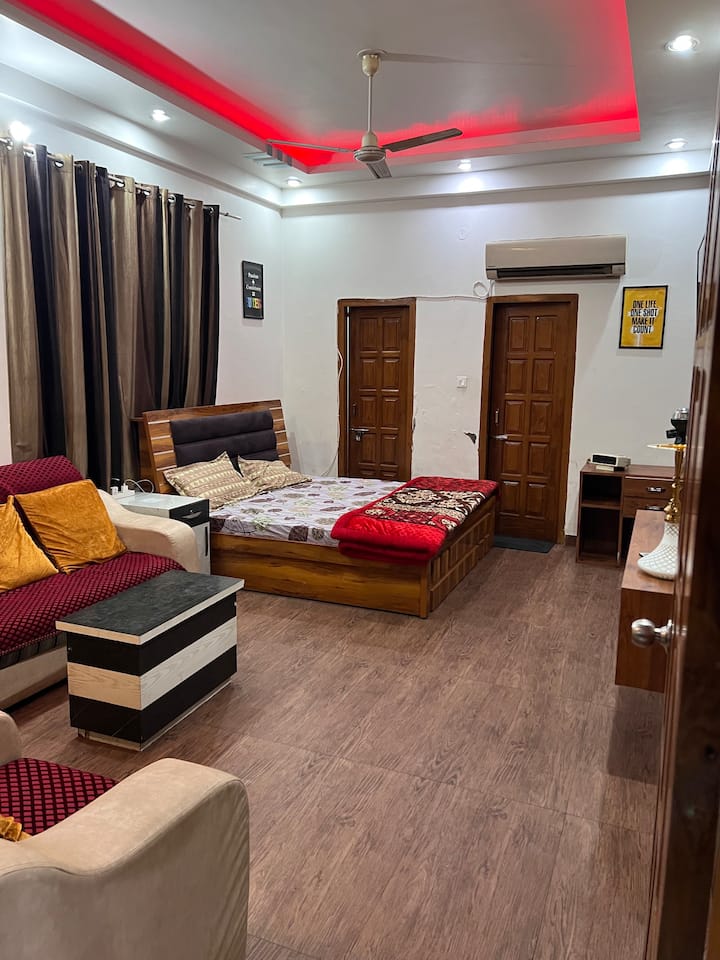 Brothers Hault - Lucknow