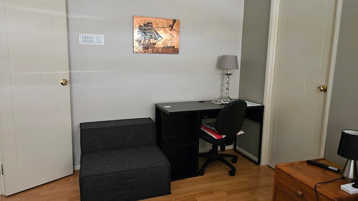 Master Bedroom With Ensuite (R5) - ブリスベン