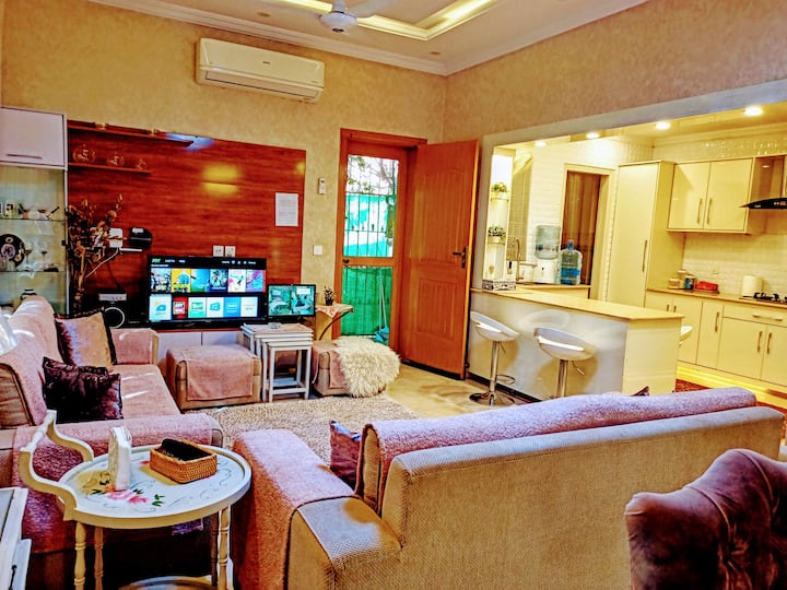 Fully Private Family Villa W/ Garden In Islamabad - 이슬라마바드