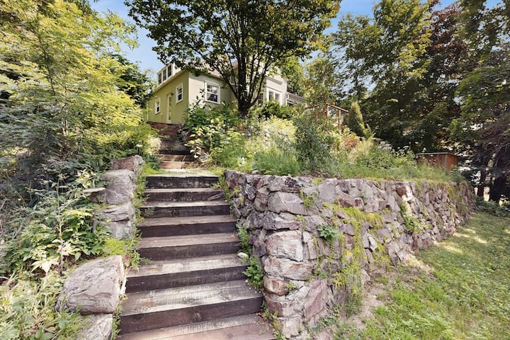 Dog-friendly Downtown Home With Hot Tub & Deck - Baraboo, WI
