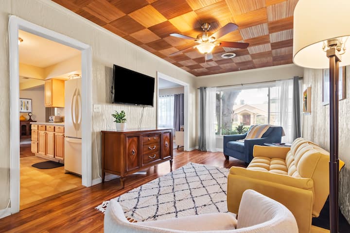 Midcentury Charmer 10 Min To The Beach - Clearwater, FL