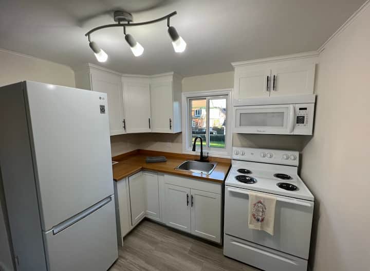 Cozy Loft Apartment Near Downtown - Belleville, Ontàrio, Canadà