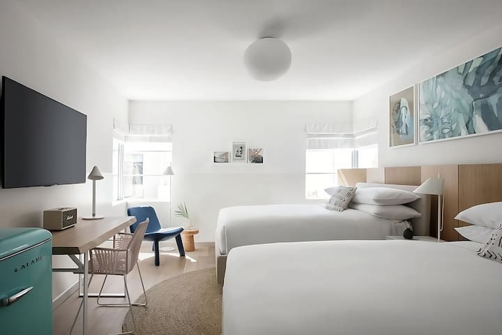 Perfect Beach Escape! Pools, Pets Allowed! - Fort Lauderdale, FL