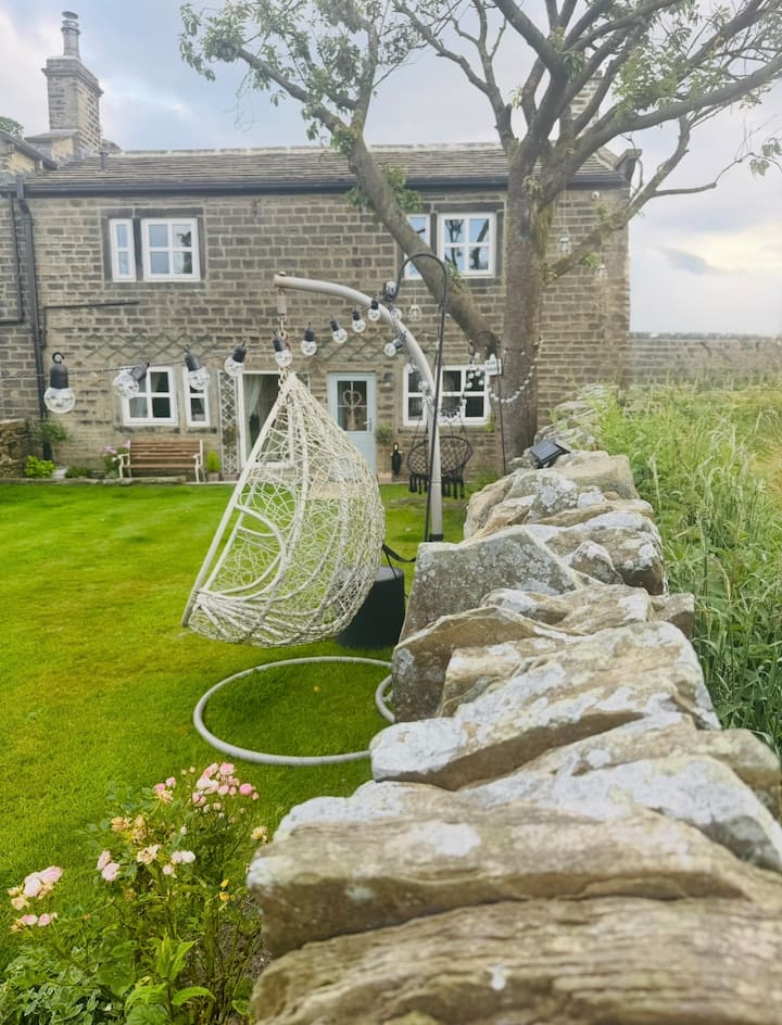 Bents Holiday Cottage, Views & Parking For 2 Cars - Haworth