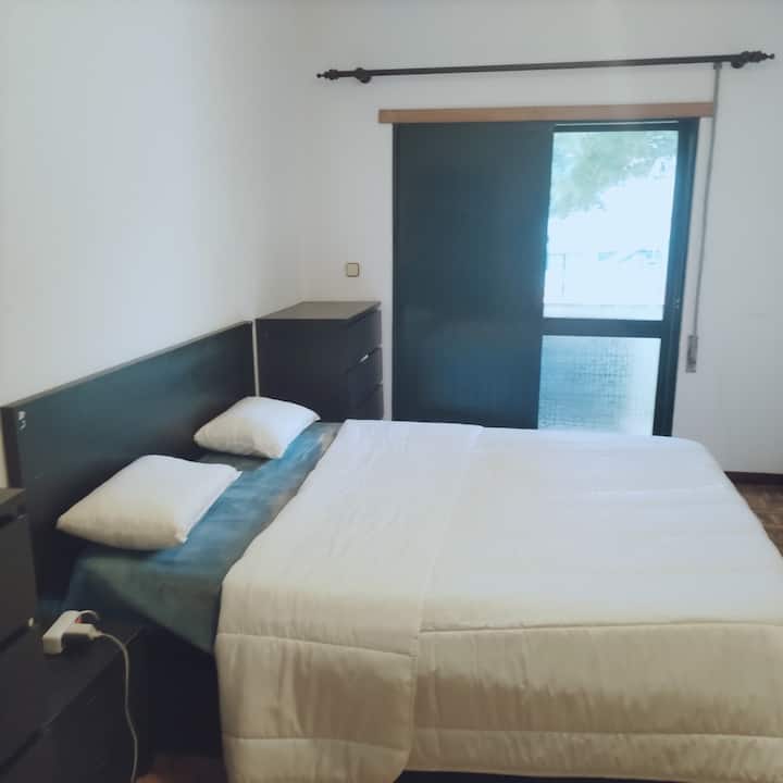 Quarto Espaçoso - Viseu