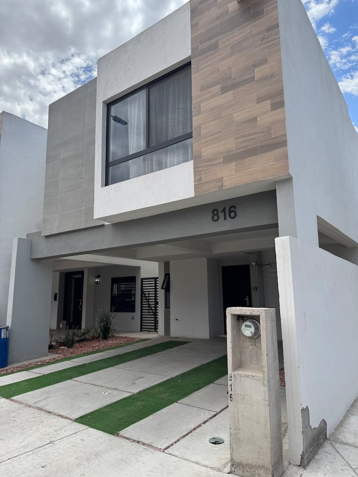 Casa Tossa Cerca Puente Zaragoza - Ciudad Juárez