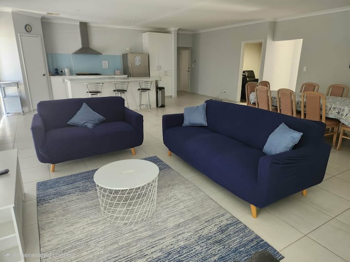 Modern, Spacious House To Suit Everyone - Mandurah