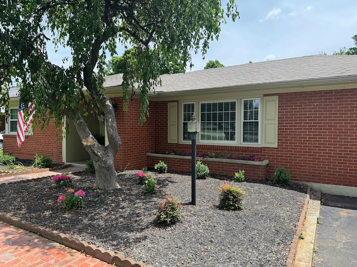 The Farmwife’s Hideaway | Cozy In-town Retreat - Bardstown, KY