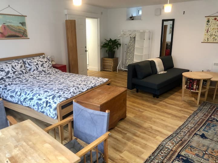 Flat 6 3/4 Self-catering Studio With Bed & Sofabed - Edimburgo