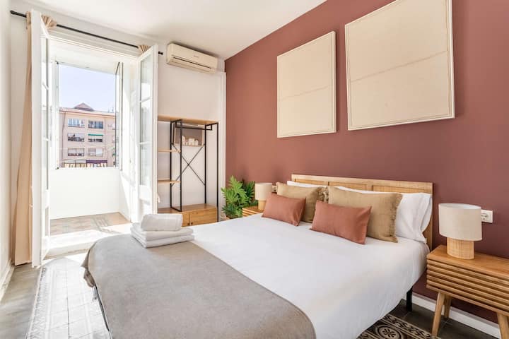 Gran Vía Historic Catalan 4bd For Families - Barcelona