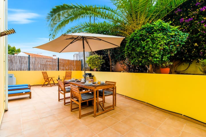 Sunhouse Back Patio - Lagos, Portugal