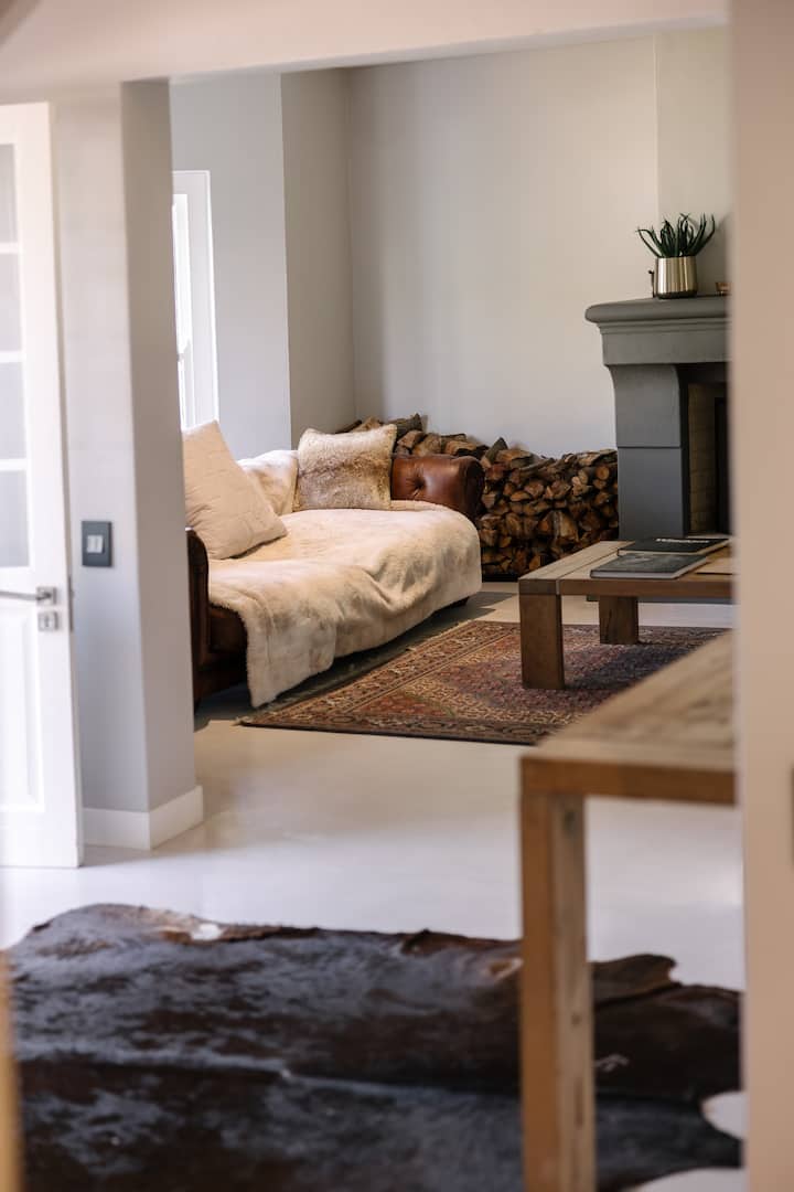 Tranquility Villa 
8 Sleeper (Sleeps Up To 10) - Franschhoek