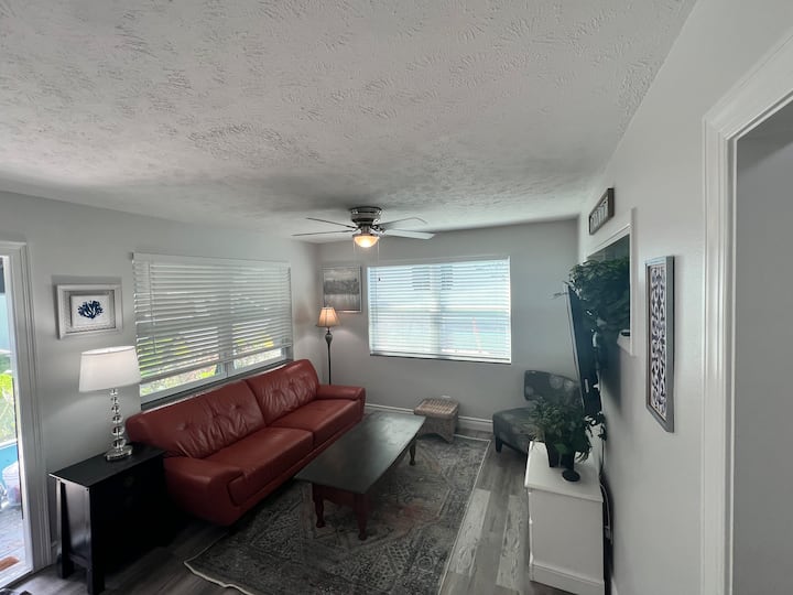 875 Oasis #1. Location! - Vero Beach, FL