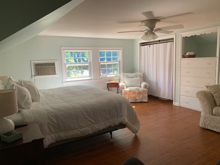 Bright And Cheery Room - Williamsport, PA