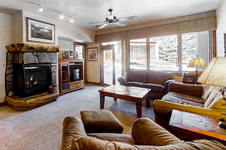 Beautiful 4br 1st-floor | Patio | Pool - Steamboat Springs