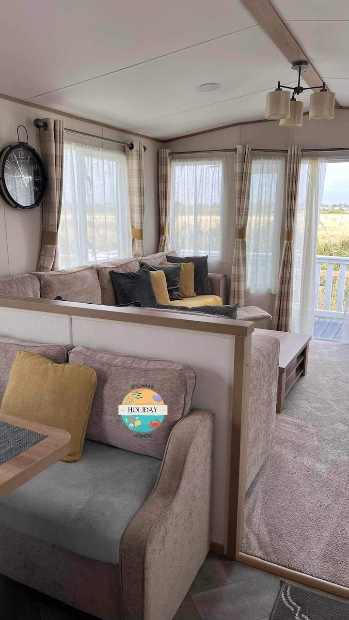 Field View -Martello Beach- Sylwia's Holiday Homes - Clacton-on-Sea