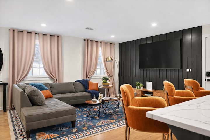 *Outdoor Projector *Arcade *Fire Pit *2livingrooms - Snellville, GA