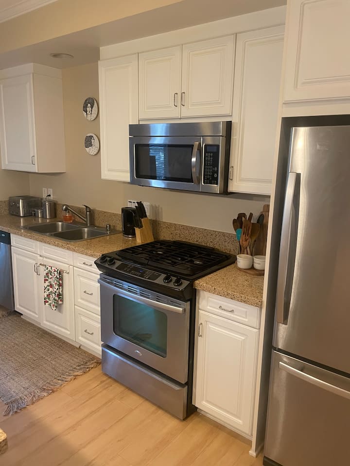 Spectrum Luxury One Bedroom - Lake Forest, CA