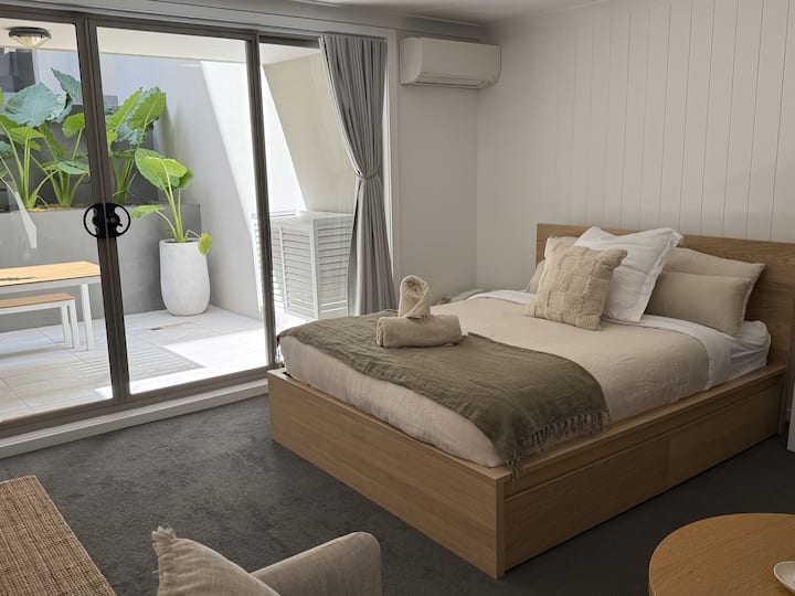 Beachside Studio · Courtyard · Ac · Manly Beach · - Manly