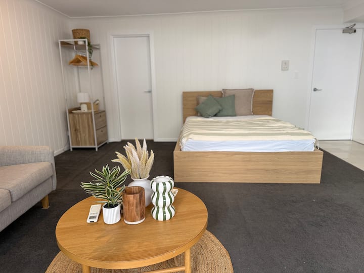 Beachside Studio · Balcony · 2 Min To Manly Beach - Manly