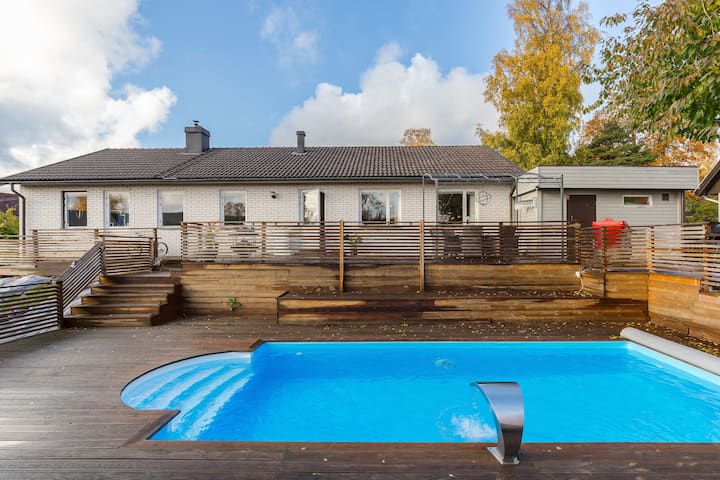 Mysig Villa Med Pool. - Stockholm