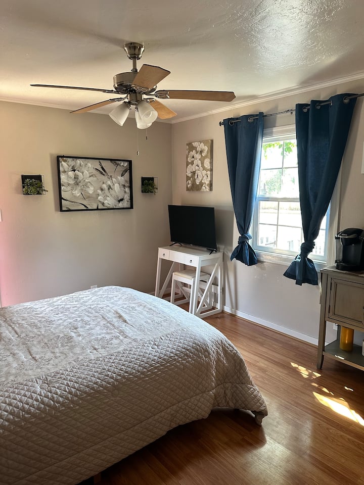 Beautiful Room In Westside Ukiah - Ukiah, CA