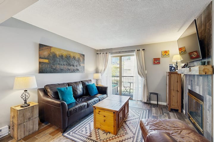 Beautiful 2br 2nd-floor | Balcony | Pool - Steamboat Springs, CO