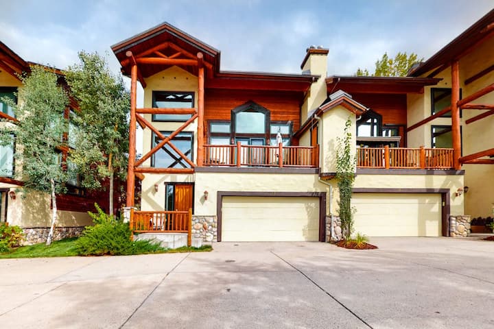 Mountain-view 4br Townhouse With Pool & Hot Tub - Steamboat Springs