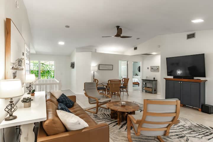 Island Paradise- Big Hot Tub, Bikes, Ocean Fishing - North Captiva Island, FL