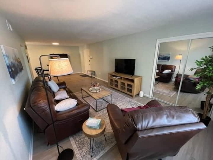 Monthly Oasis Cozy One-bed Haven - Lakewood, CO