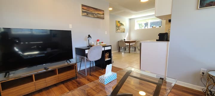 2 Bed Garden Suite In North Vancouver - North Vancouver