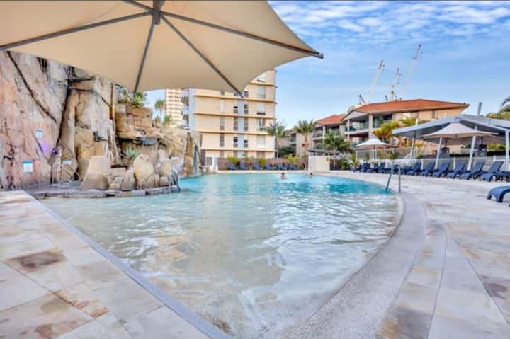 Beachside Serenity - Surfers Paradise