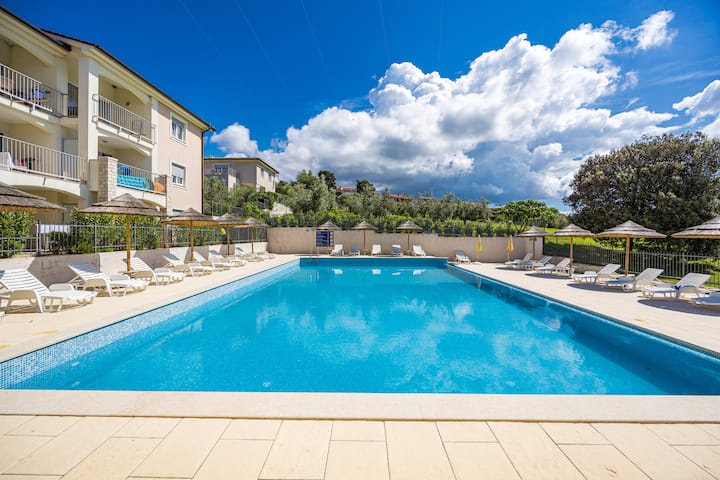 Grand Appartement Près Plage Et Piscine - Banjole