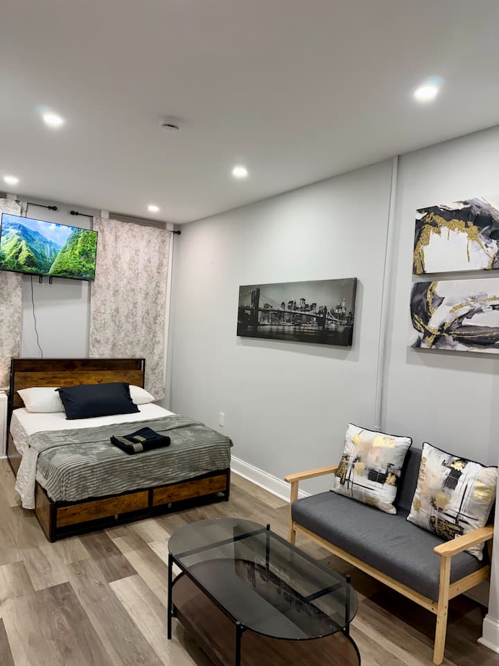 Studio Apartment On Upper East Side - New York City