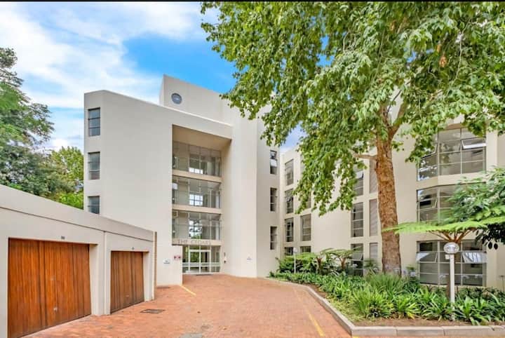 Home Away From Home In The Heart Of Sandhurst. - Johannesburg