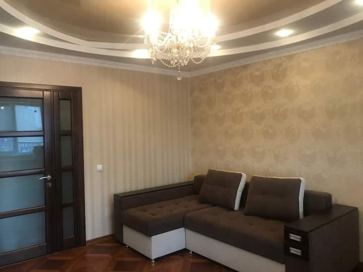 Room In A Modern Apartment Close To City Center - Kisjenő