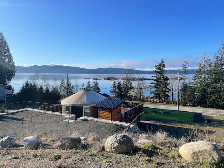 Oceanfront Property With Epic Views & Beach Access - Powell River