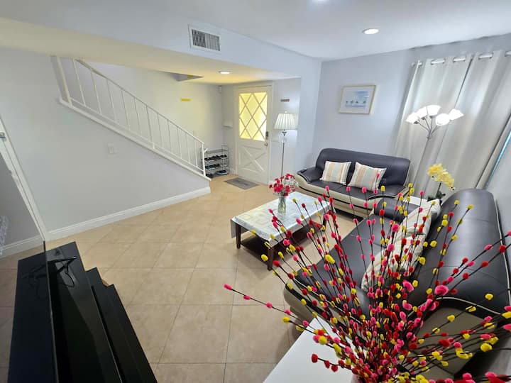 Luxurynicelarge Unit #A 5bd 2bt 2 Driveway Parking - Los Alamitos, CA