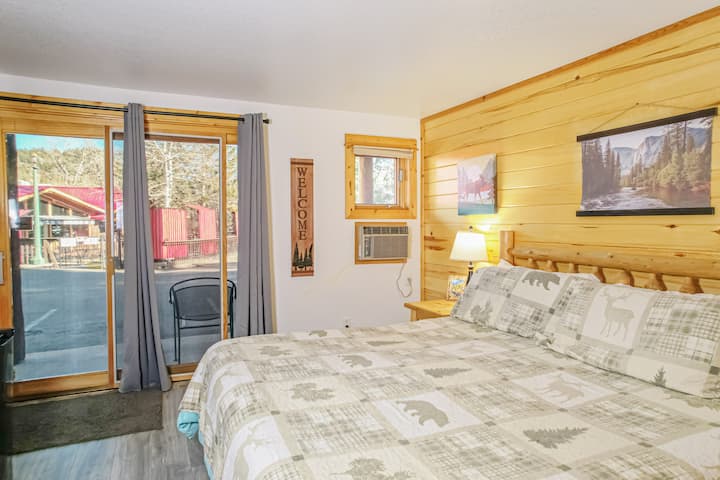 Spacious Lower-level Hotel King With Views 101-107 - Estes Park, CO