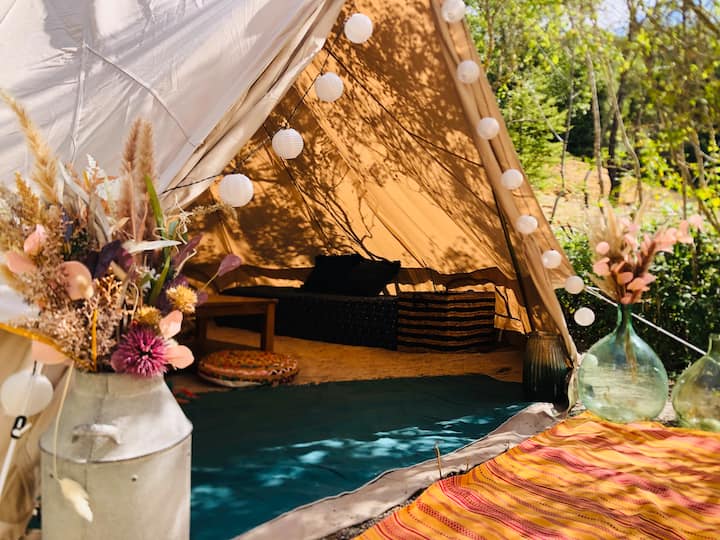 Tipi éToilé Dans La Vallée, Ambiance Cosy Assurée. - Valensole