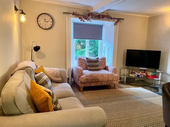 Cosy Hope Valley Retreat | 6 Guests | Dogs Welcome - Hope Valley