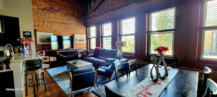 Historic, Modern Luxury Loft On Main - Hendersonville, NC