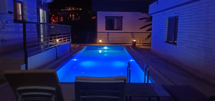 Villamız 4+1 Havuzlu Villa - Kuşadası